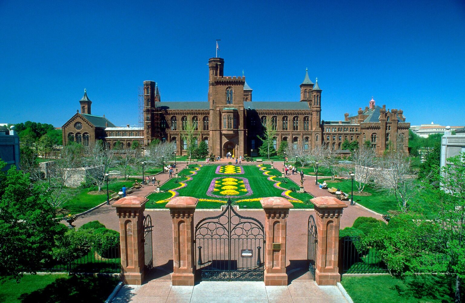Smithsonian Announces 2025 Artist Research Fellowship Awardees – Van ...